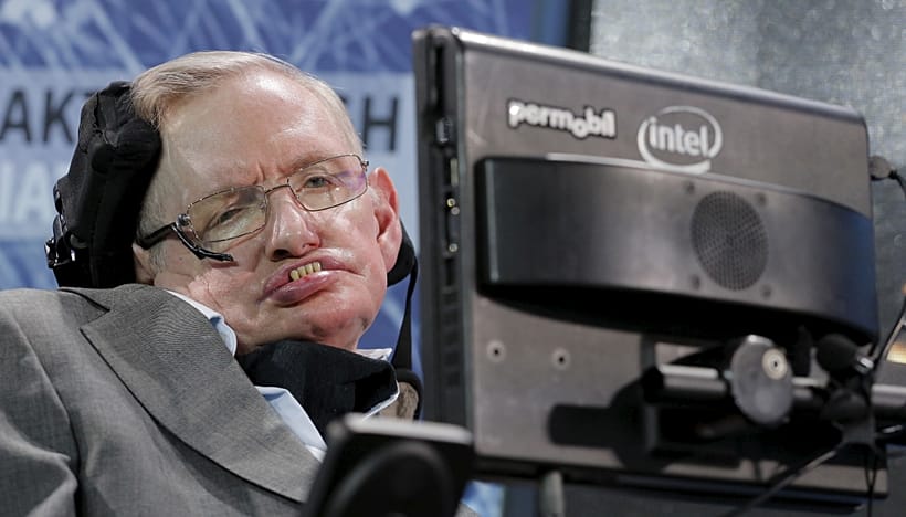 How to score the perfect penalty — according to Stephen Hawking | Euronews