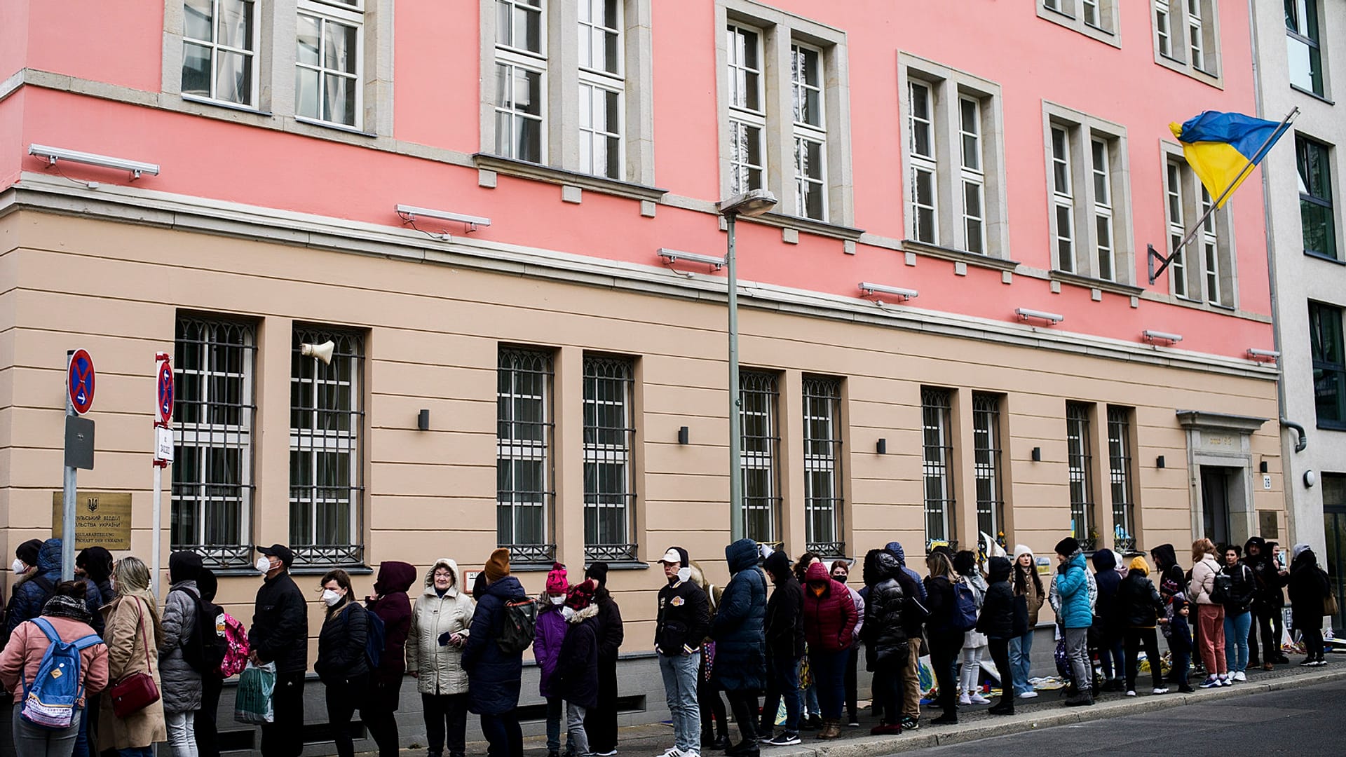 EU population returns to growth in 2022 due to migration - Eurostat ...