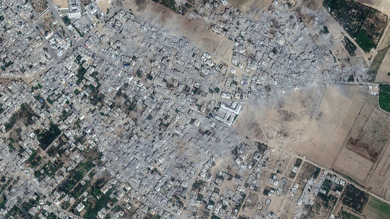 Northern Gaza reduced to rubble: Satellite images show before and after ...