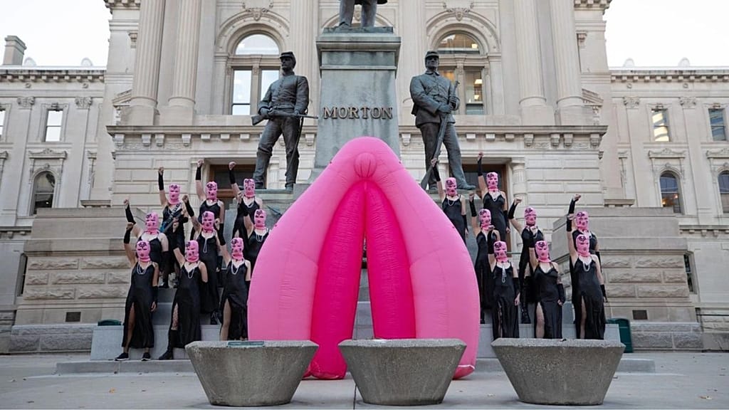 Pussy Riot Protest At Indiana State Capitol In Us With A Giant Vulva 7493