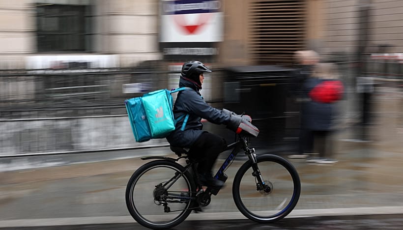 Deliveroo: UK Supreme Court declares riders are not employees | Euronews