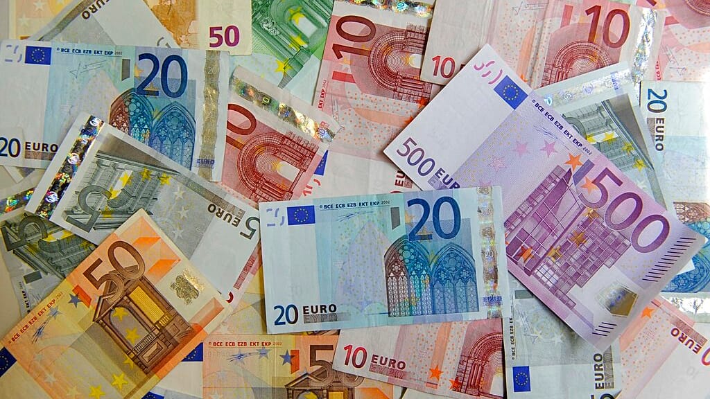 Rivers, birds, culture: ECB selects motifs for new euro banknotes ...
