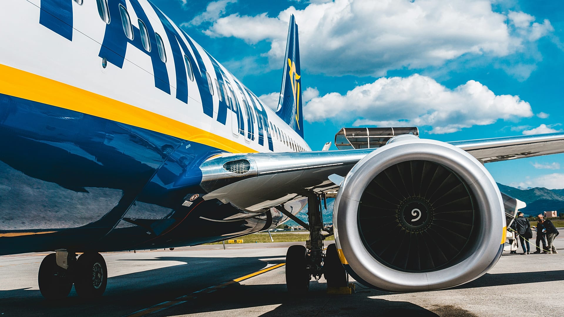 Ryanair sues passenger for €15,000 after flight was diverted due to ...
