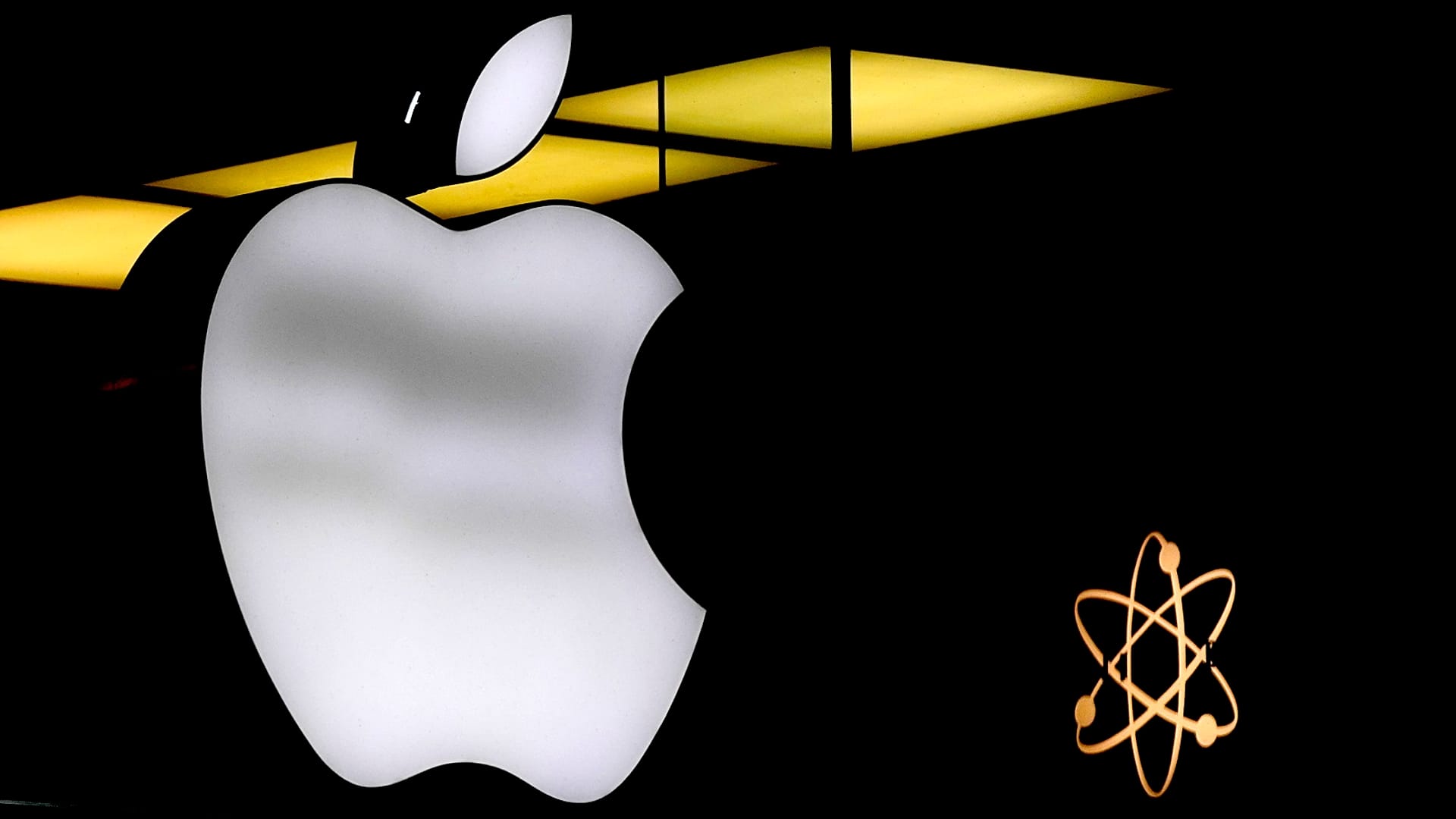 Taking a bite out of Apple: How do its EU regulatory pressures and US ...