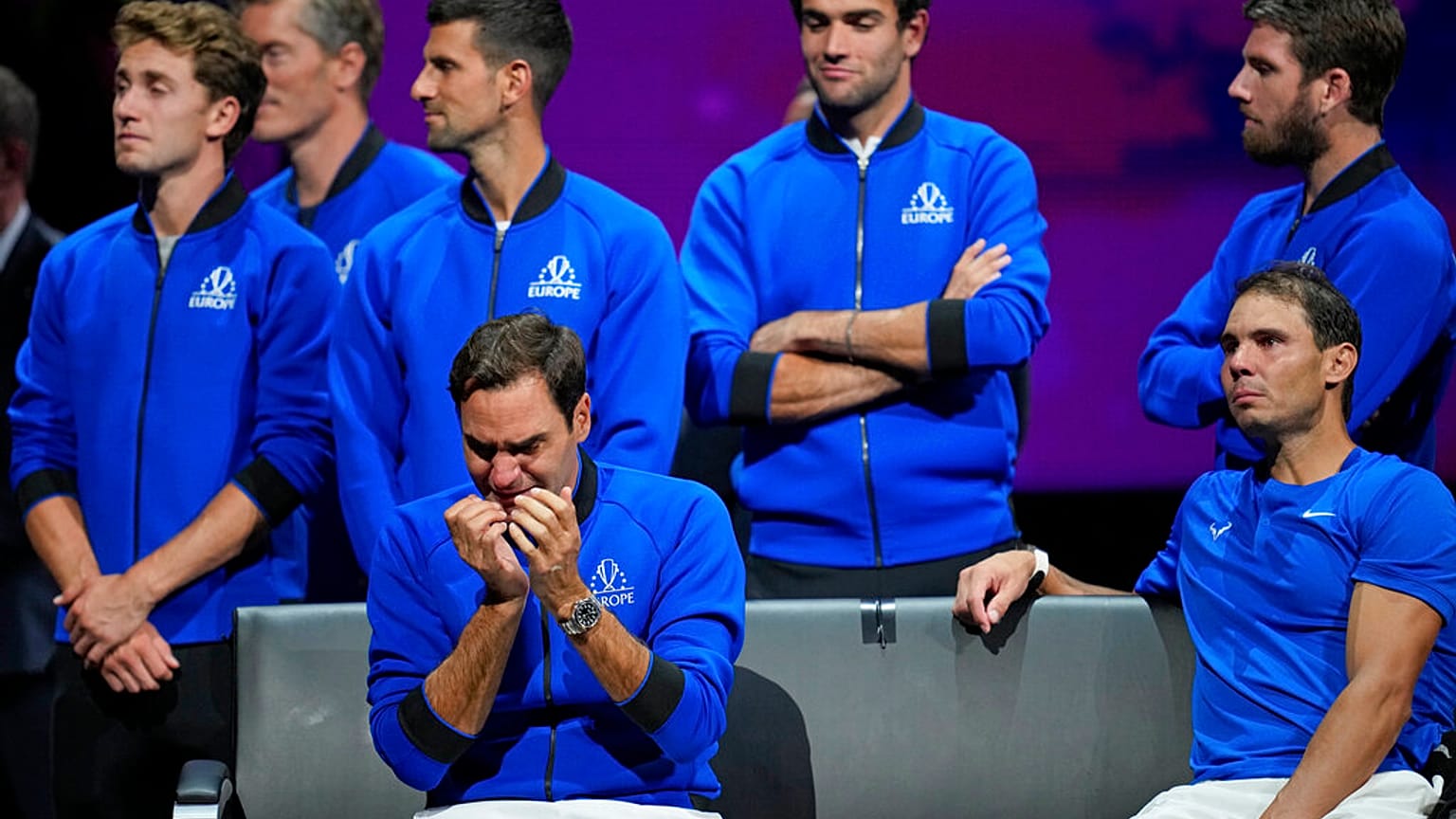 'Federer: Twelve Final Days': A teary end to a tennis legend's last ...