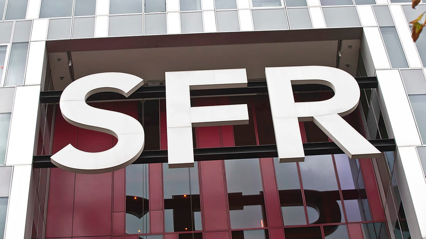 French telecom bid: Orange, Bouygues, and Free offer €17bn for SFR | Euronews
