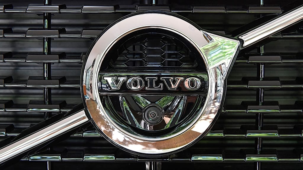 Volvo reverses plan to sell only electric cars by 2030 as demand falls ...