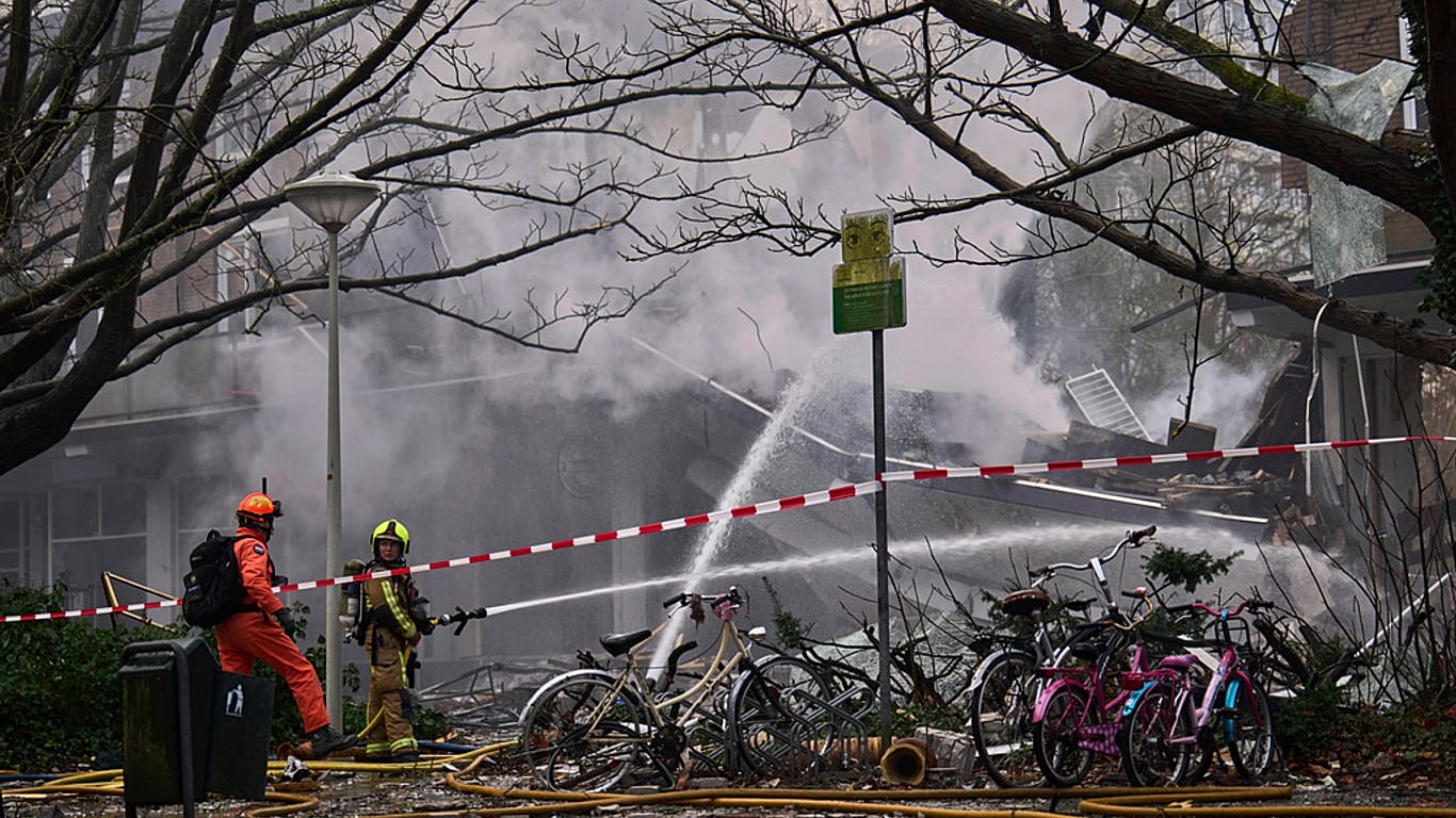Video. Netherlands: Several found dead in The Hague apartment explosion ...