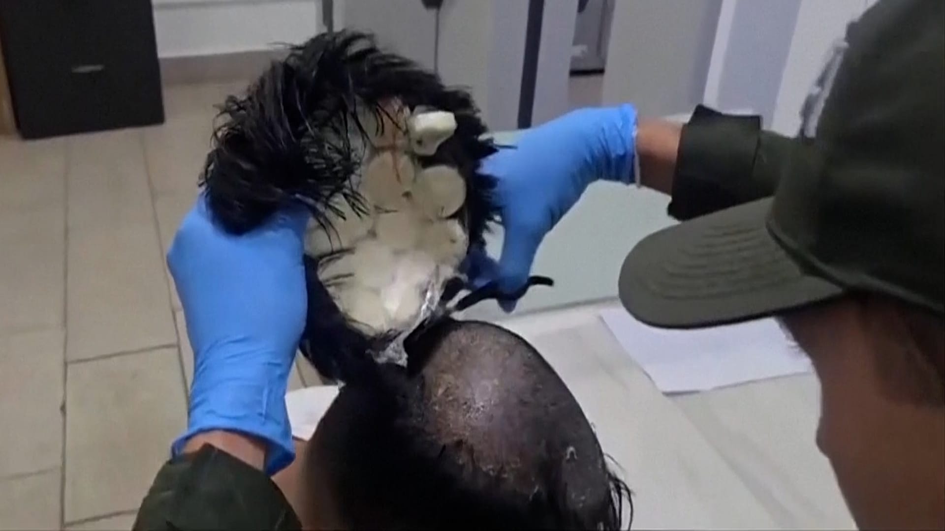Video. Colombian man caught with cocaine under toupee at Cartagena ...
