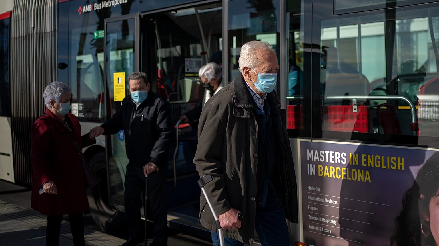 Más de 50 heridos en un choque de dos buses en la Diagonal de Barcelona ...