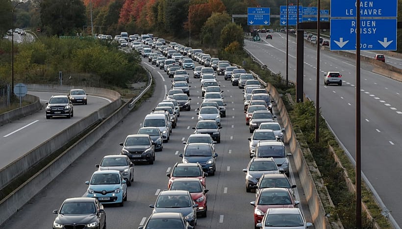 ‘A real health scandal’: Can ride-sharing clean up Paris’s busiest road ...
