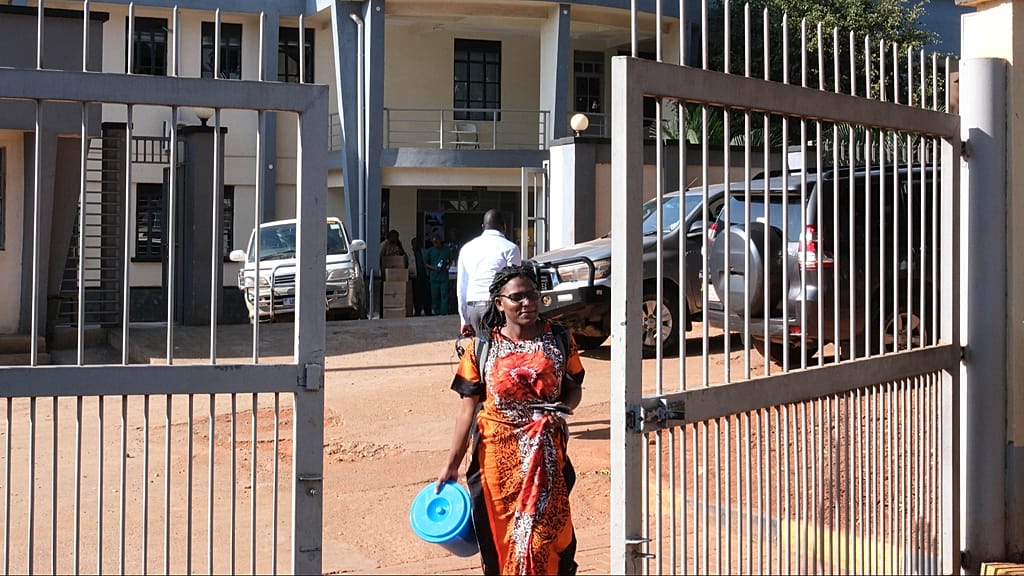Ebola cases in Uganda rise to 14 as new cluster emerges | Euronews
