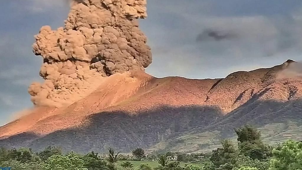 Volcanic eruption of Philippines' Mount Kanlaon rains ash on villages ...