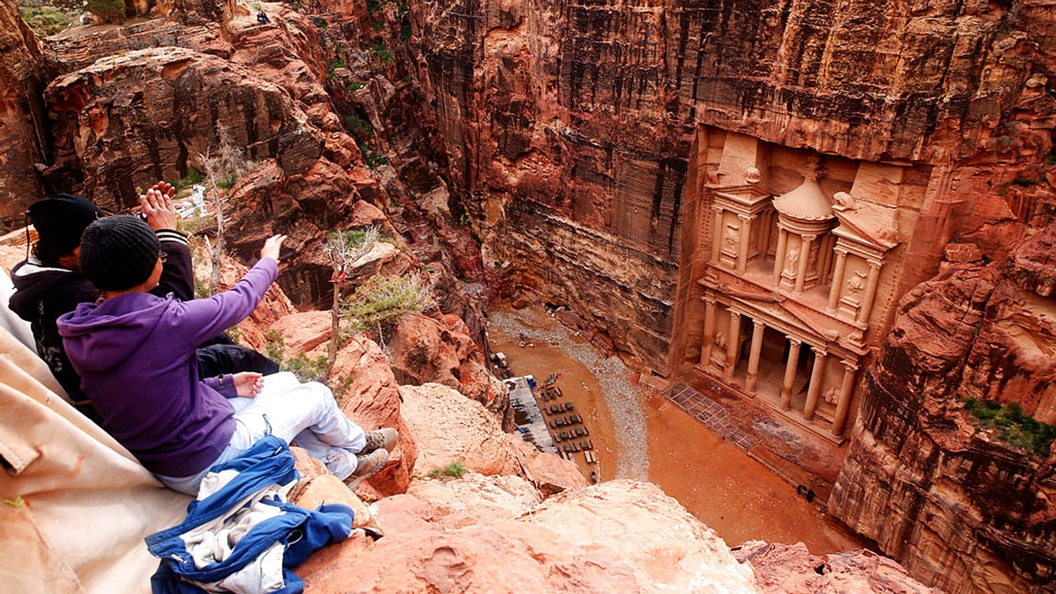 Százakat kellett kimenekíteni Petra romvárosából egy villámárvíz miatt | Euronews