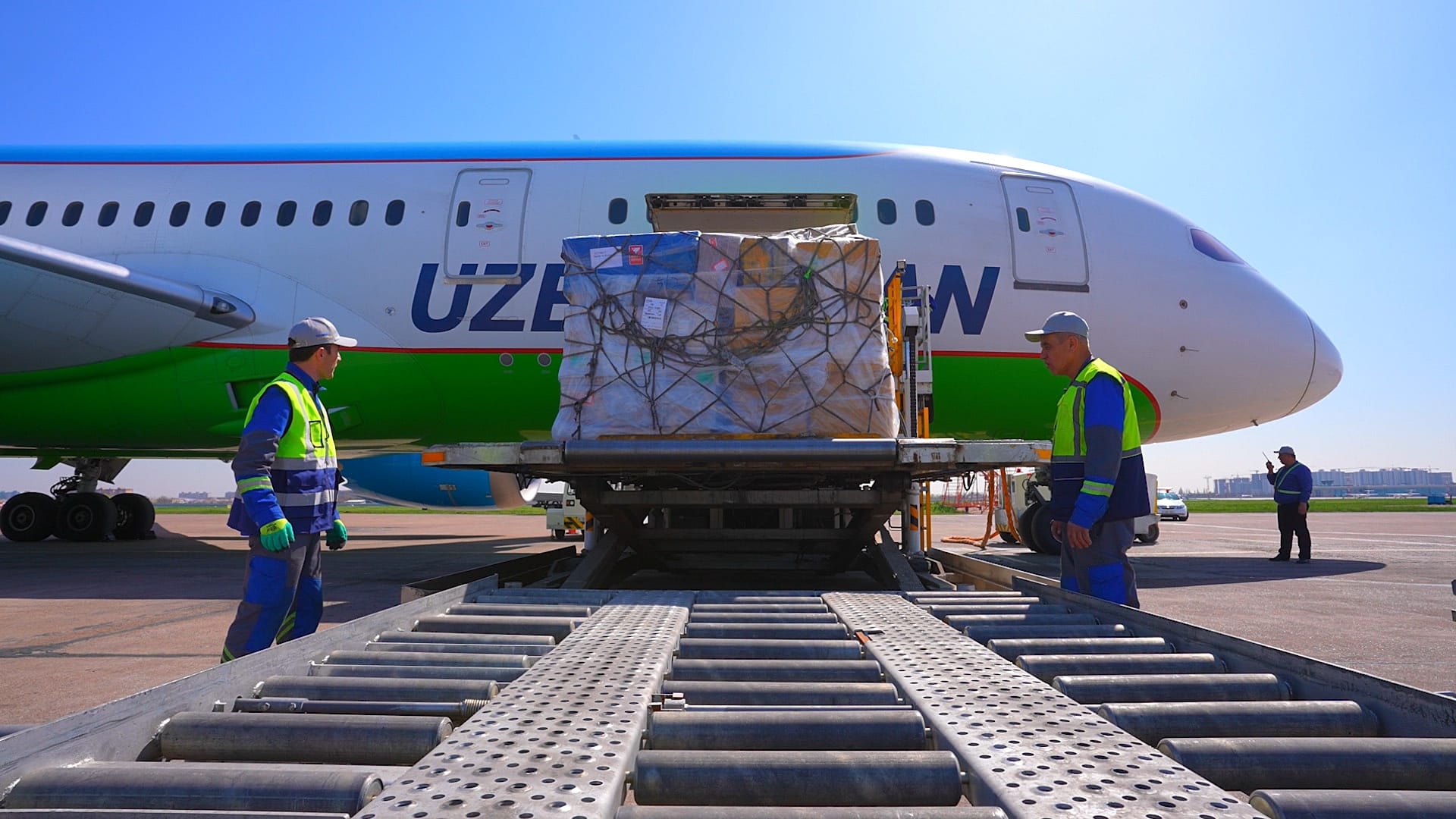 Uzbekistan expands transport network with new rail and air corridors ...