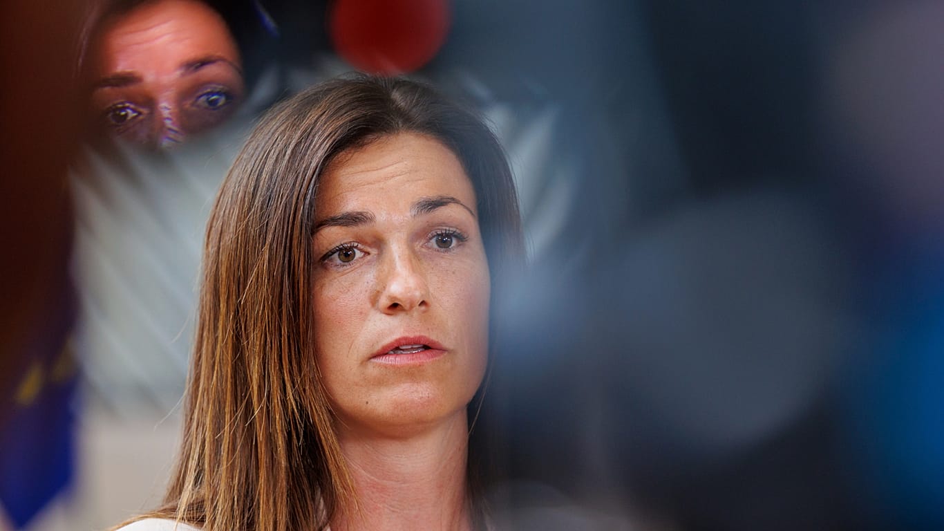 Ex-wife hits out at Hungarian opposition leader Péter Magyar, calling ...