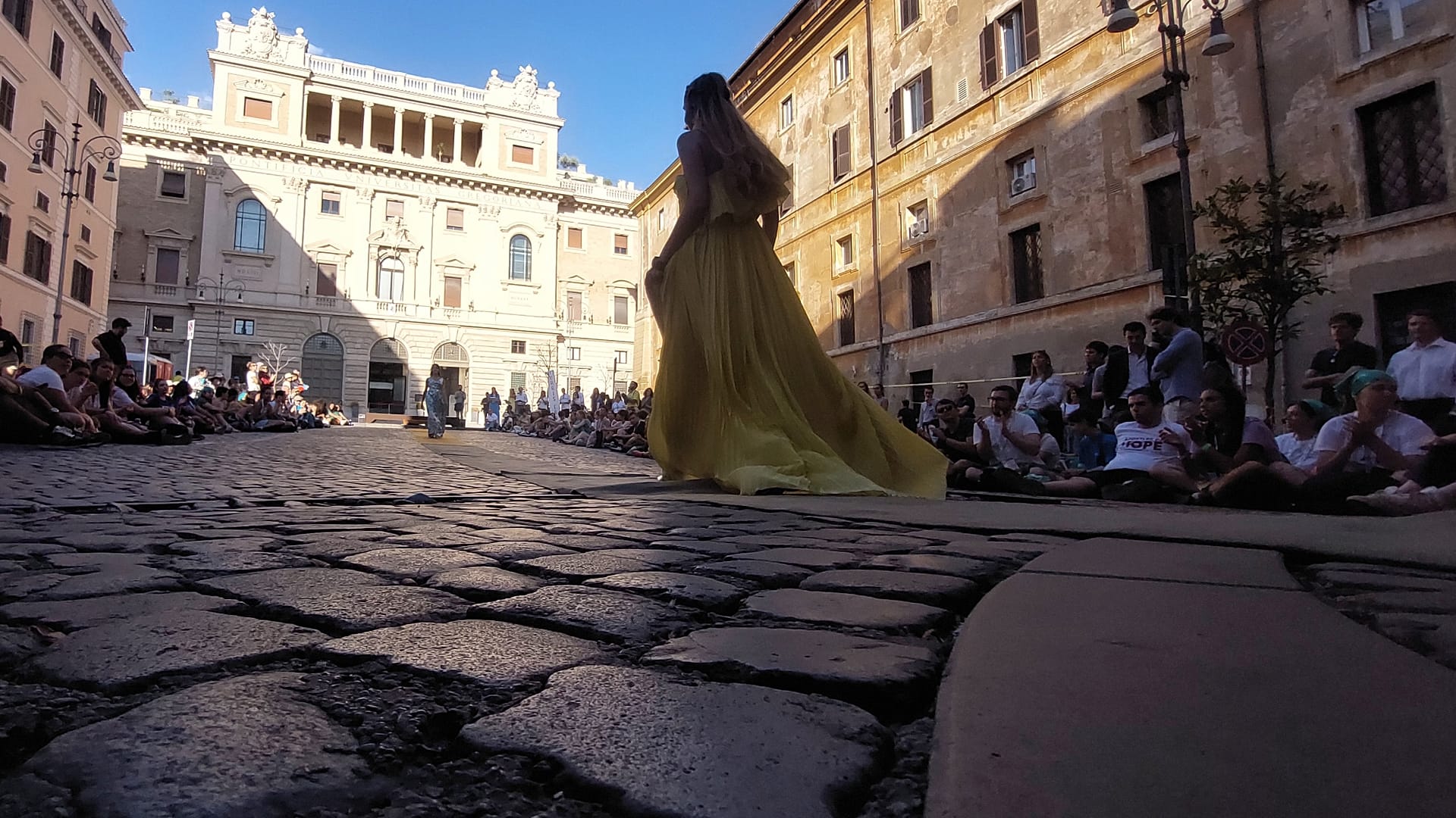 “Vestiti di Speranza”: la sfilata dove le modelle sorridono ha acceso ...