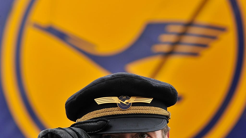 Pilot salaries across Europe: How much do they earn? | Euronews