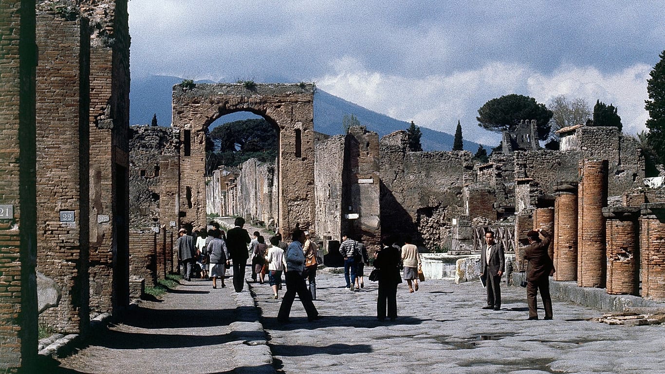 Pompeii’s second life: New evidence suggests the city was reoccupied ...