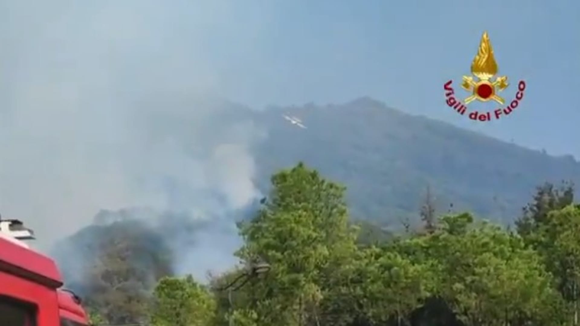 Huge wildfire breaks out on Mount Vesuvius with flames visible from ...