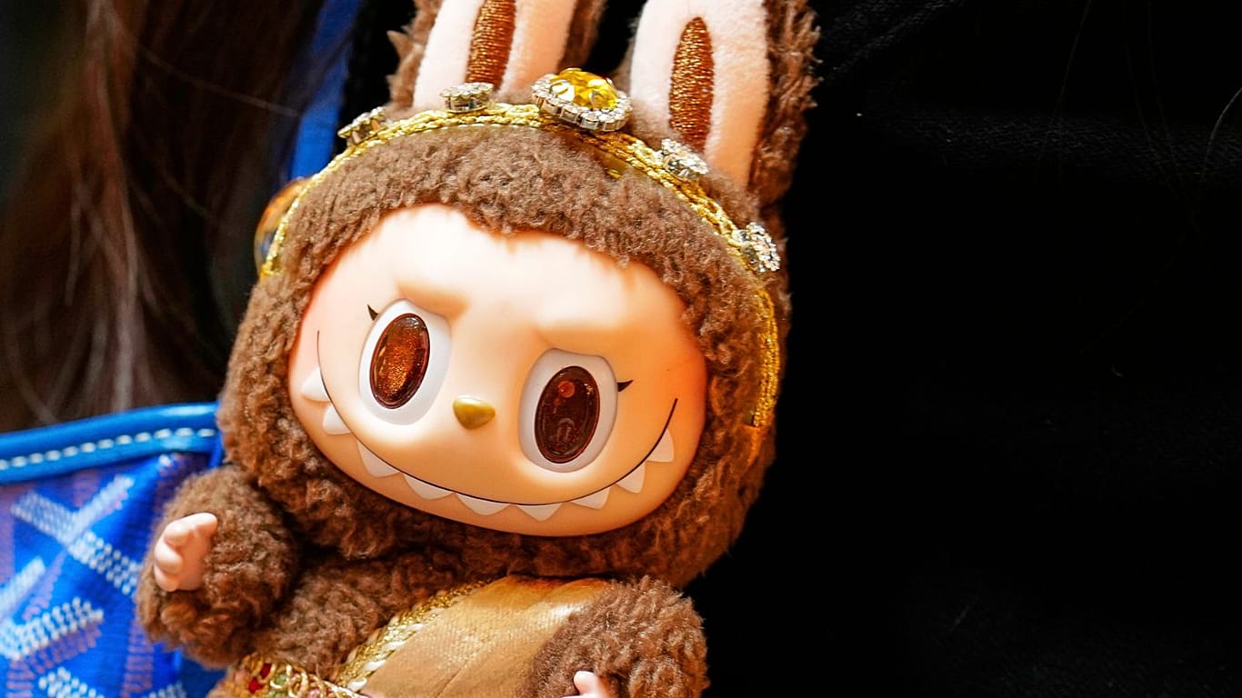 Thieves make off with $7,000 in Labubu dolls as toy craze sparks smash ...