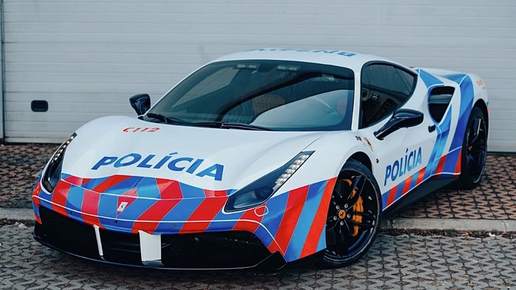 Polícia transporta orgãos de Ferrari, Mustang e Porsche à custa de ...