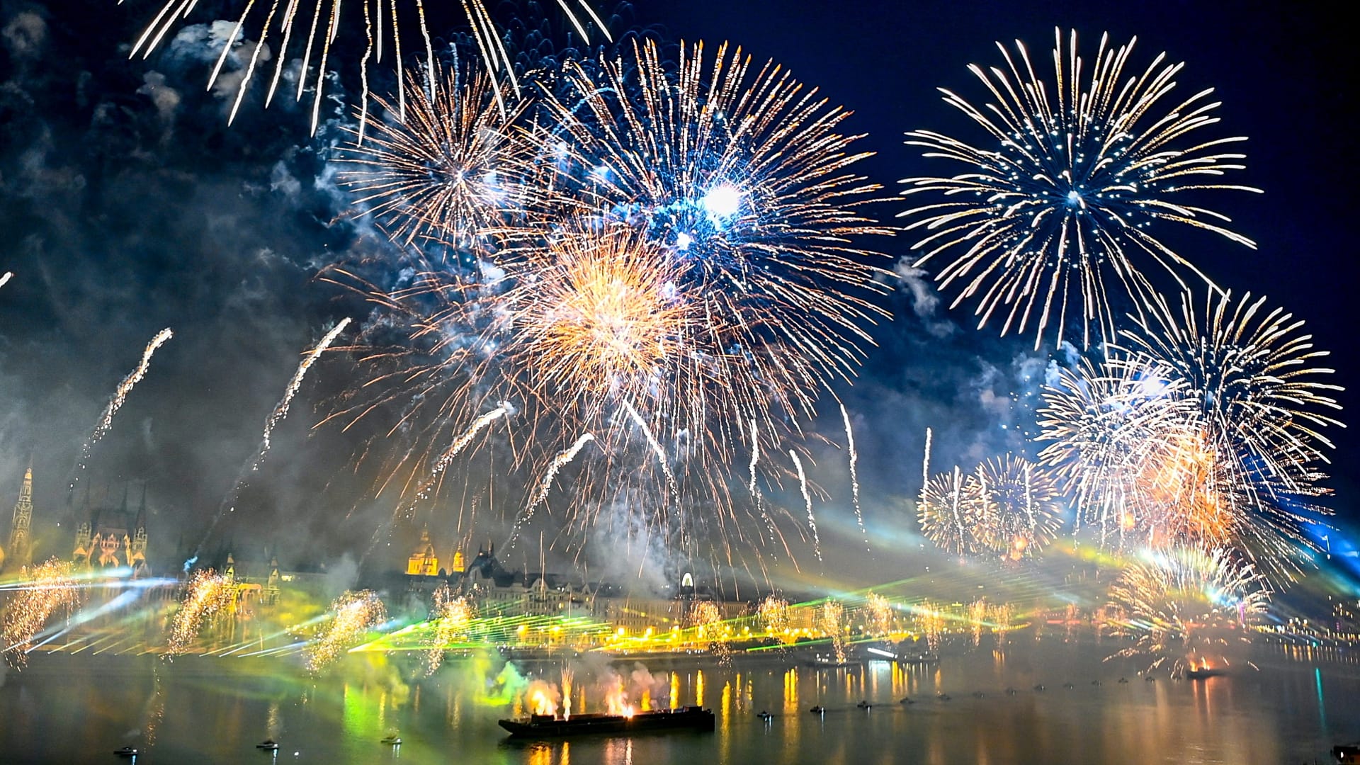 Video. Hungary stages Europe’s largest fireworks display for national ...