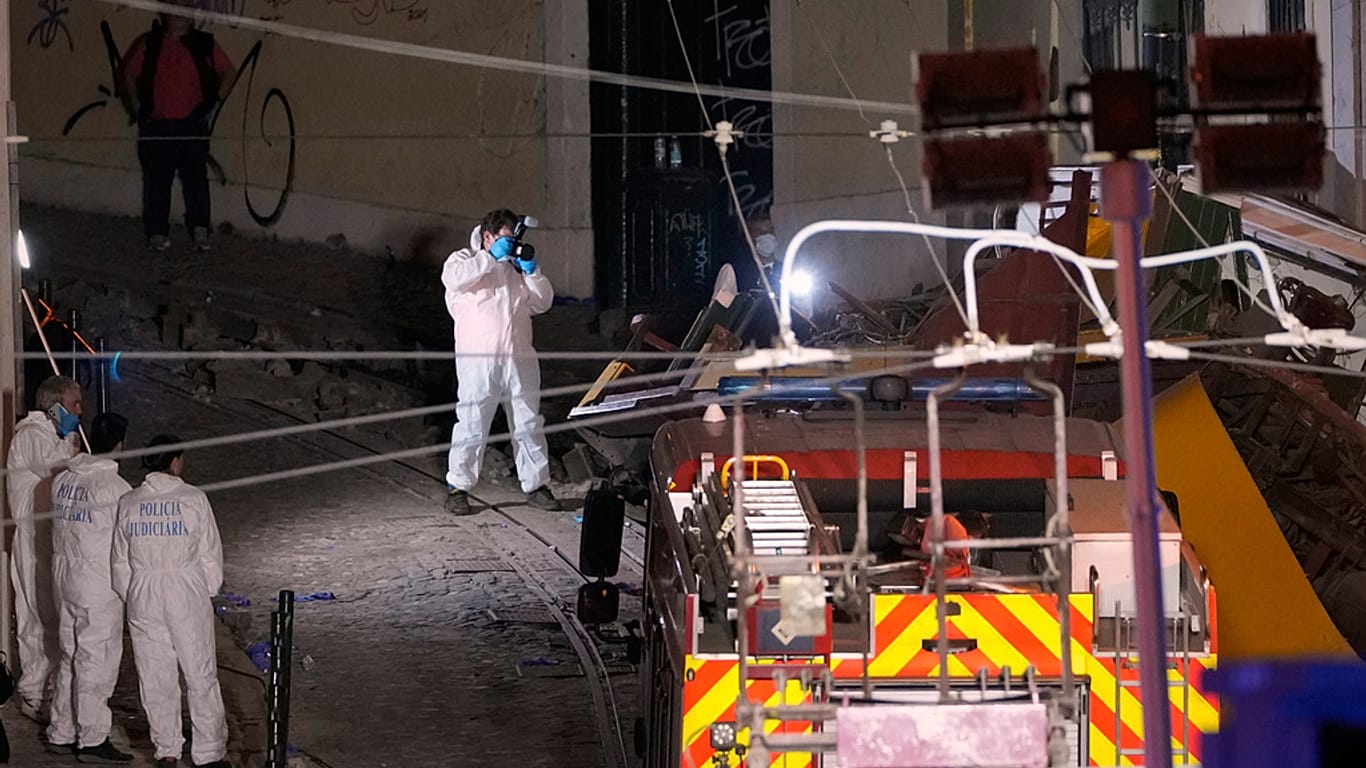 Video. Fire, masks and folklore at Paraguay’s Kamba Ra’anga festival ...