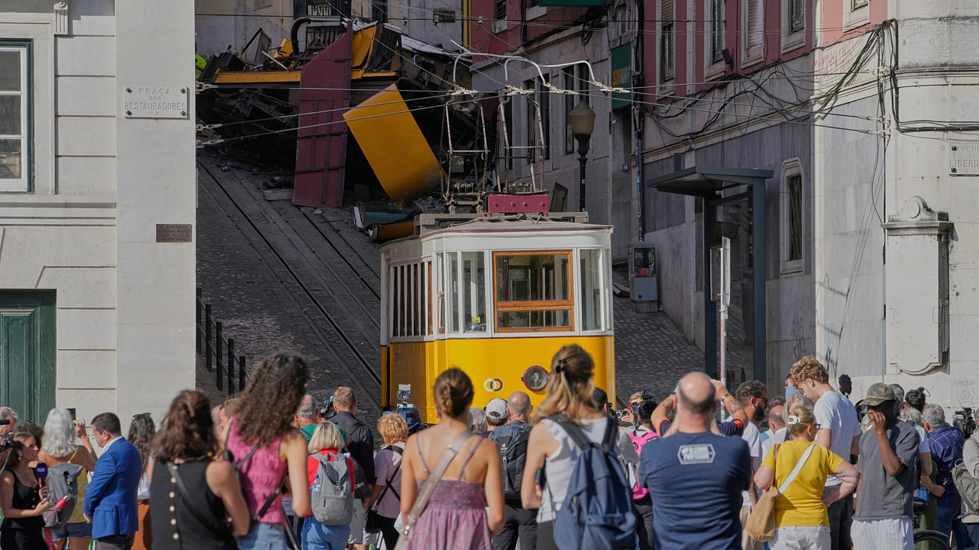 Video. Investigators examine Lisbon funicular wreckage following deadly ...