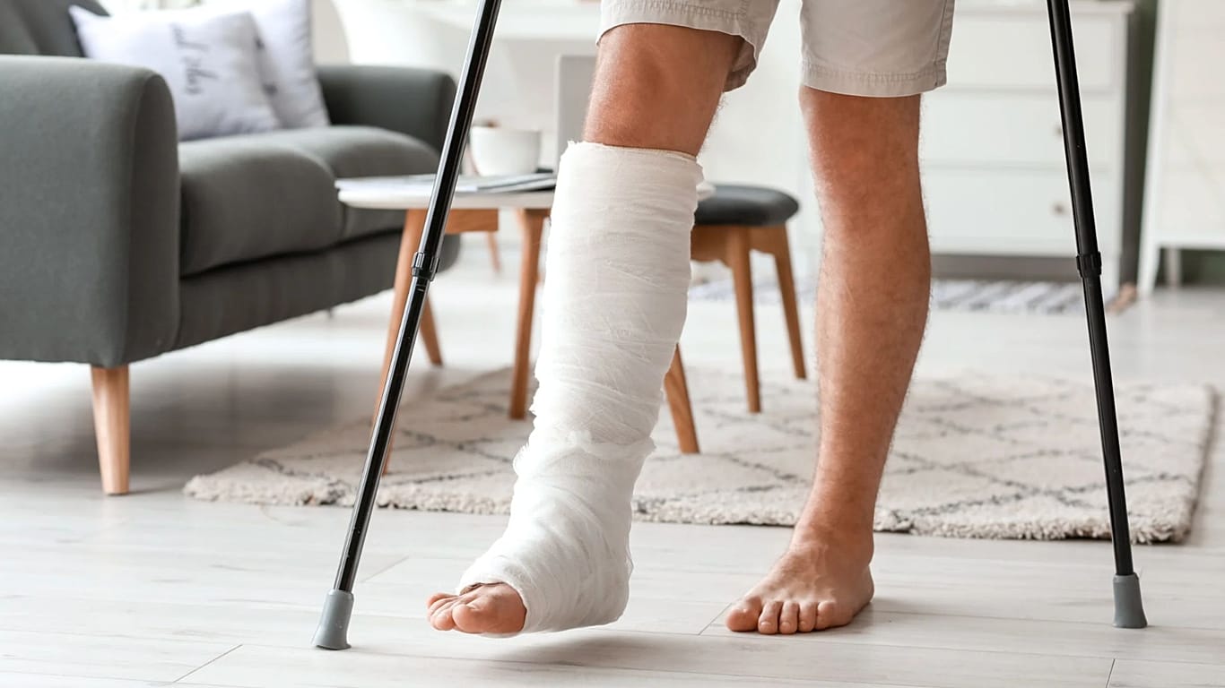 Cosmetic leg-lengthening surgery: UK doctor sounds alarm over ...