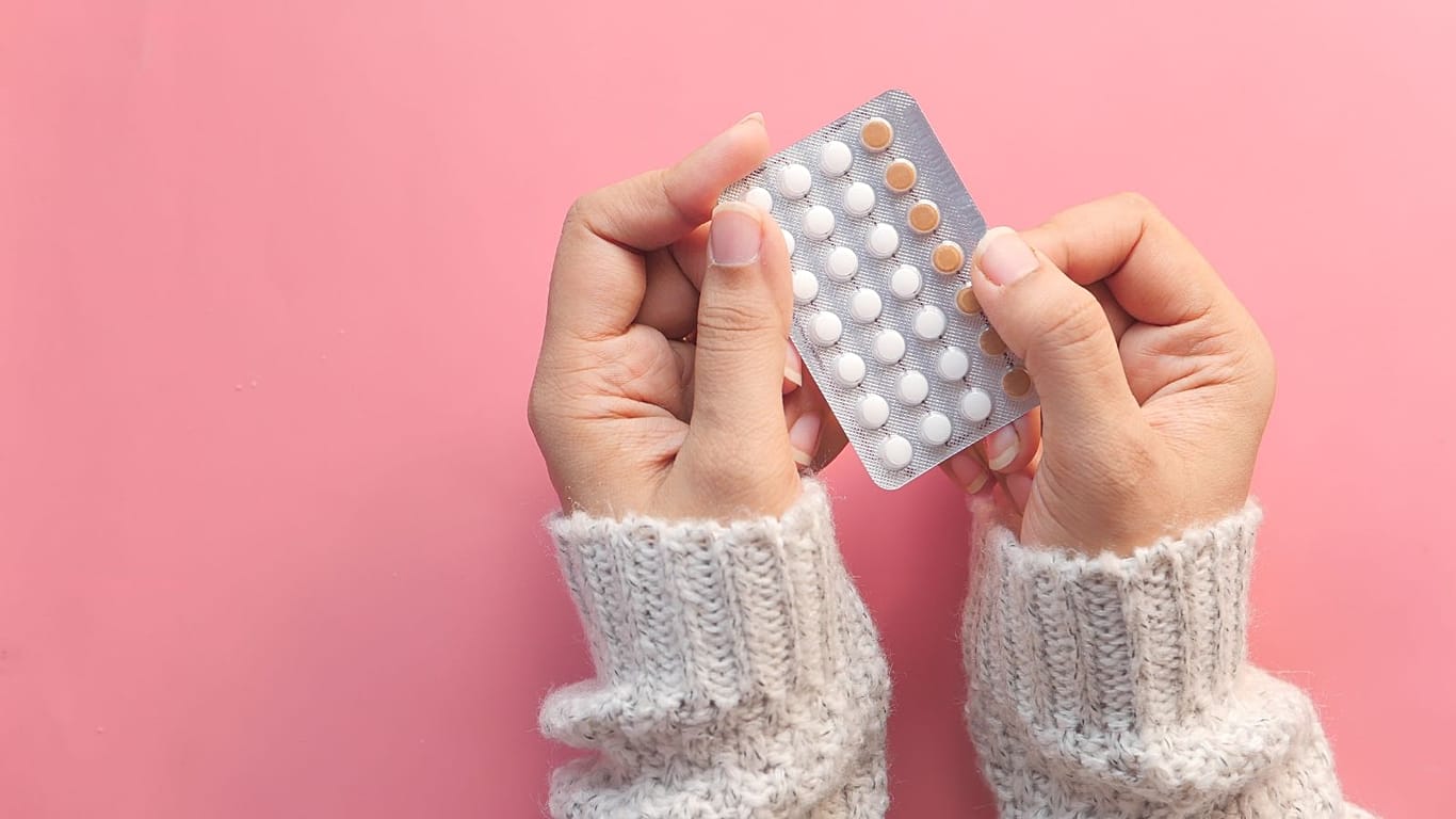 Why women are turning against the contraceptive pill and toward fertility trackers | Euronews