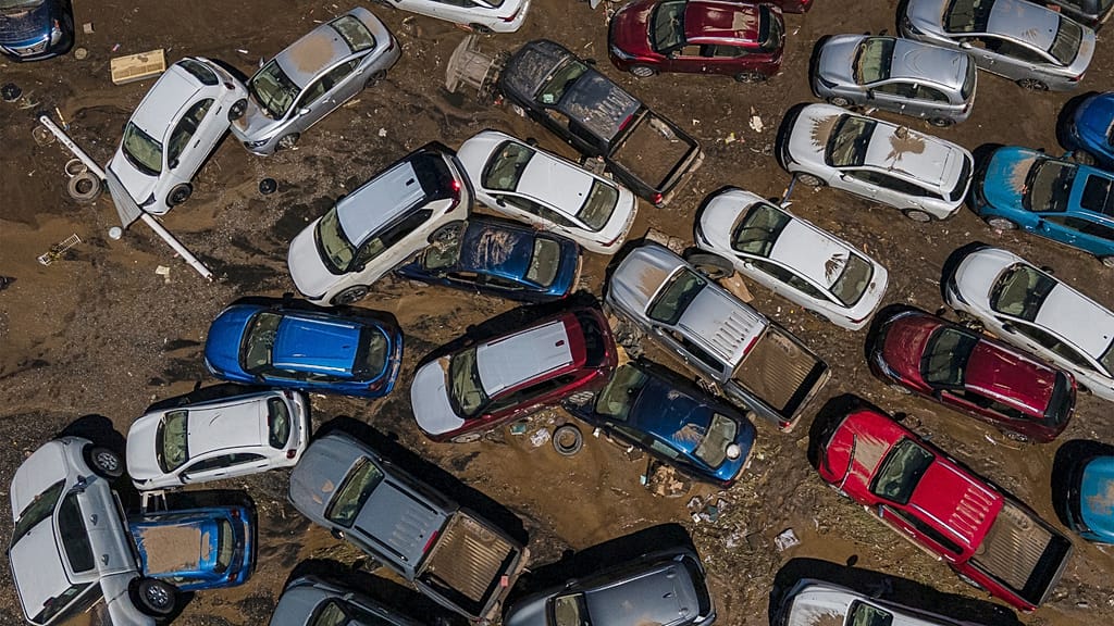 Video. Polnischer Bergsteiger absolviert historische Skiabfahrt vom ...