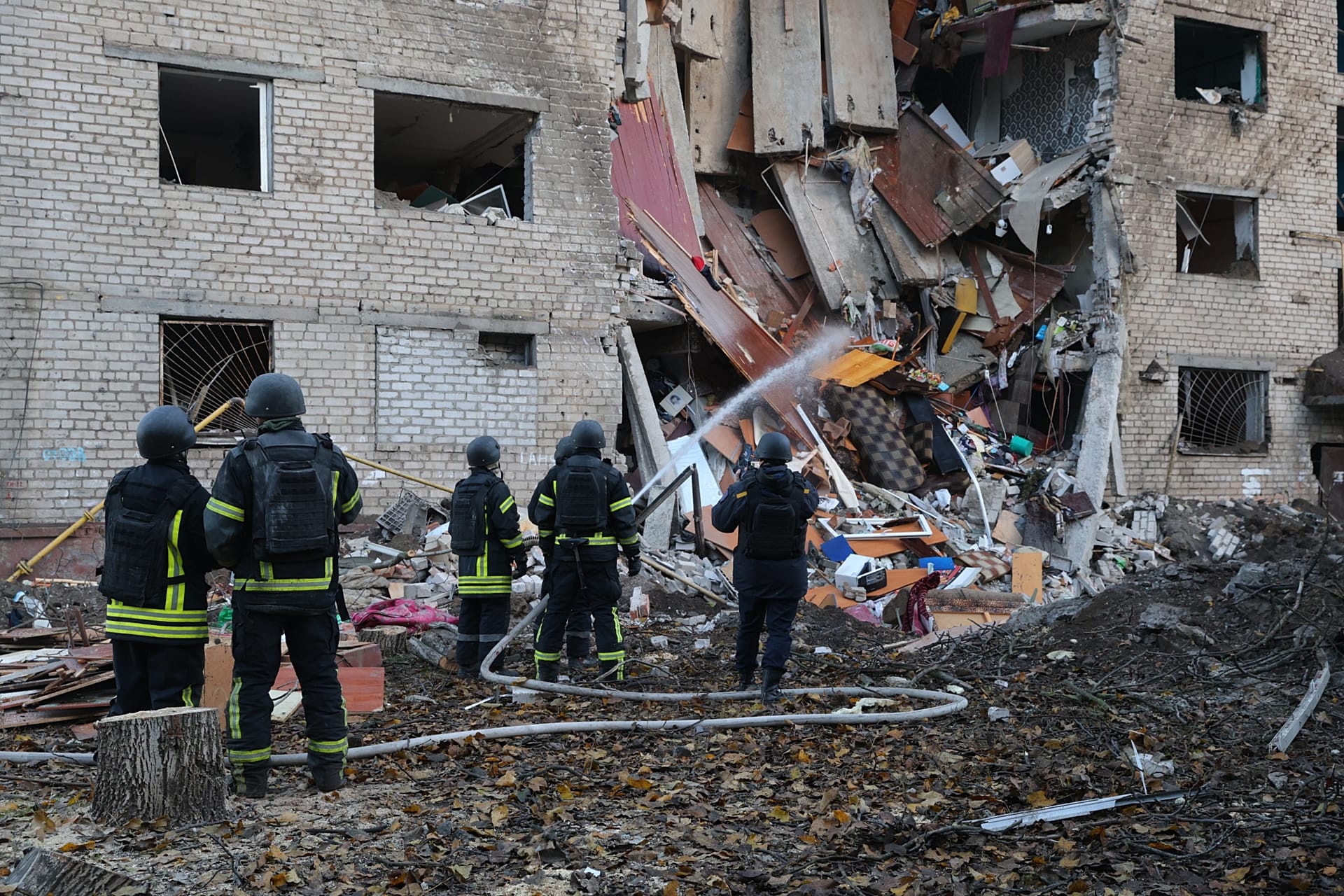 Three dead in Russian strikes as Moscow continues attacks on Ukraine's ...