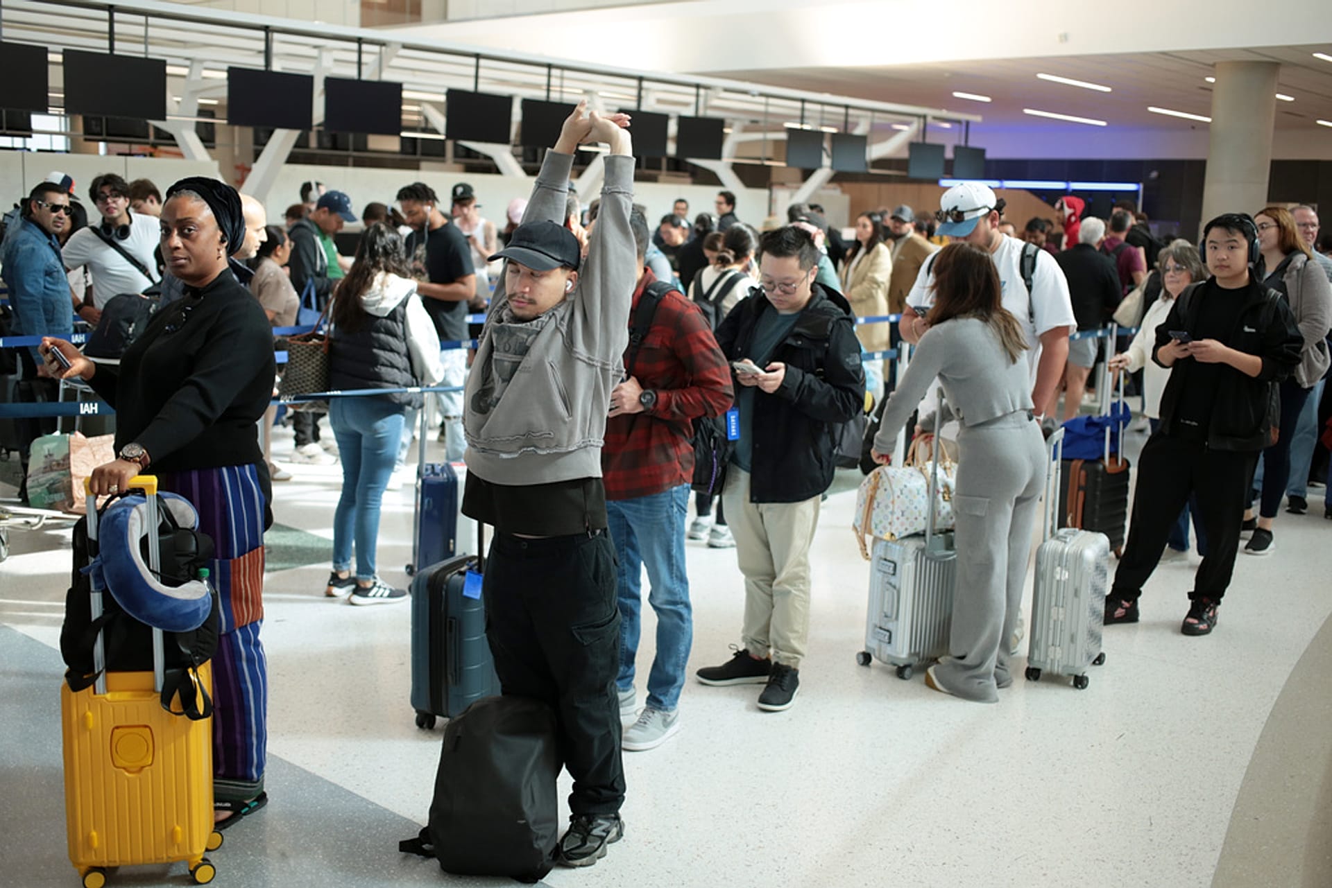 US to reduce air traffic by 10% across 40 high-volume airports over ...