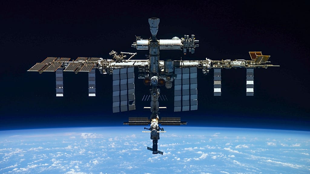 The International Space Station celebrates 25 years of human life in ...