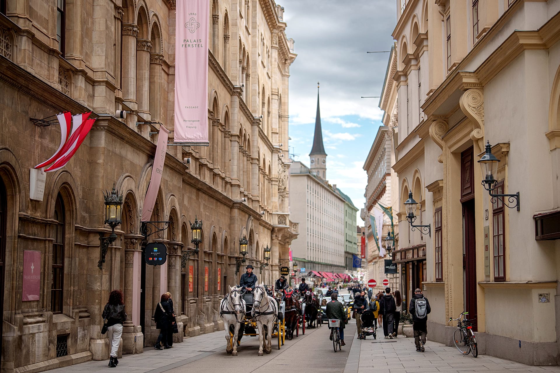 Austria's intelligence service finds weapons cache linked to Hamas ...