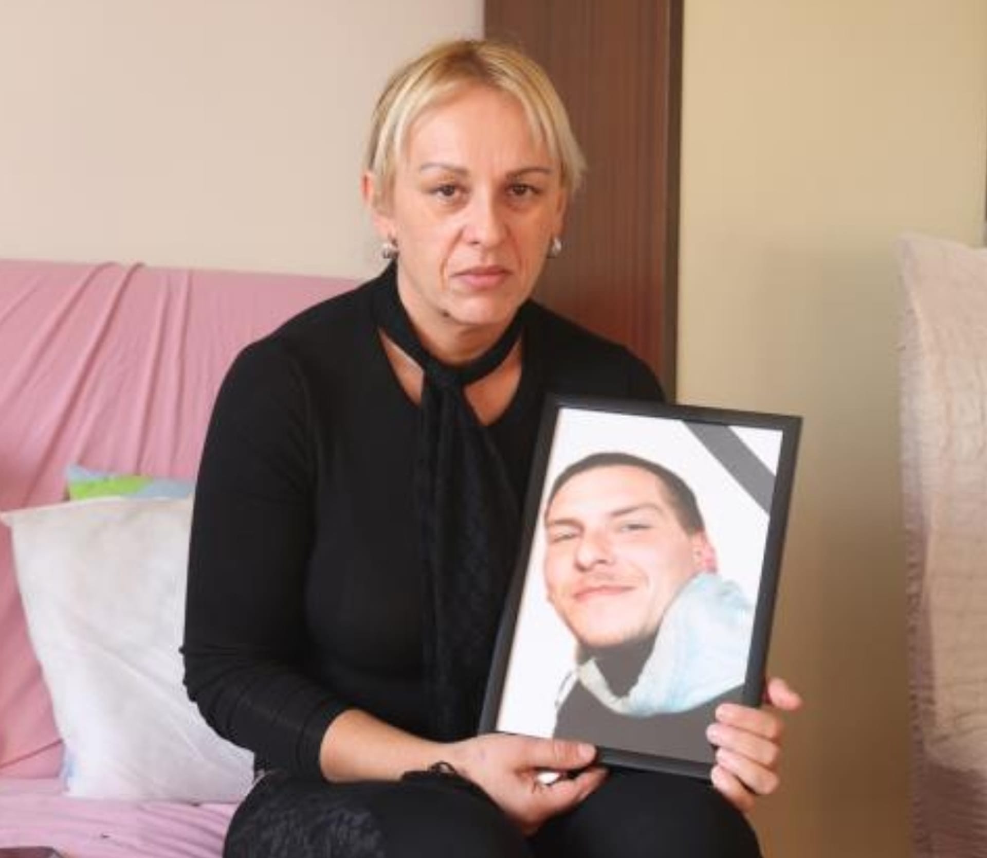 Az ellenállás jelképe a gyászoló, éhségsztrájkkal tiltakozó anya ...