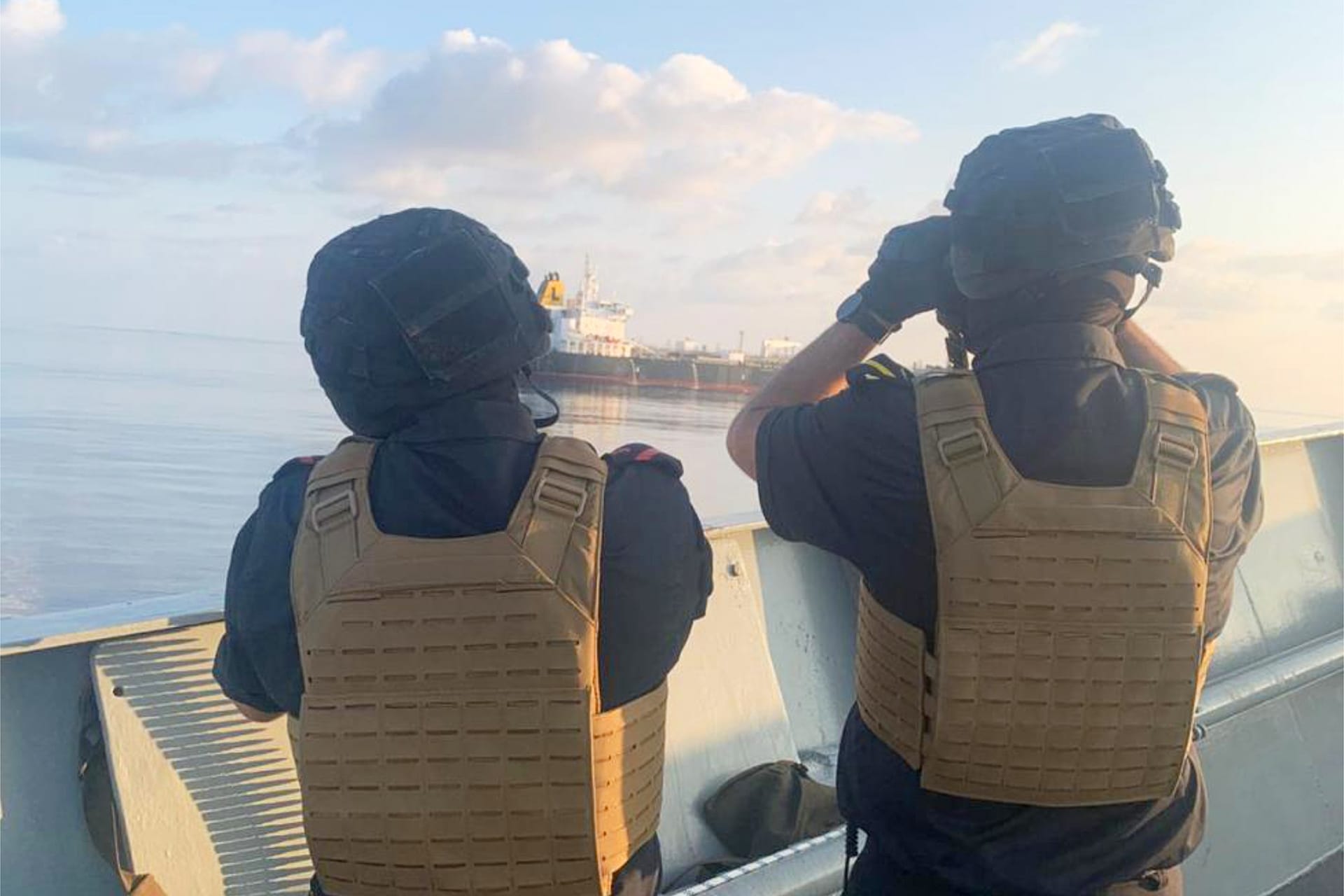 EU naval force vessel reaches ship raided by Somali pirates, all 24 ...