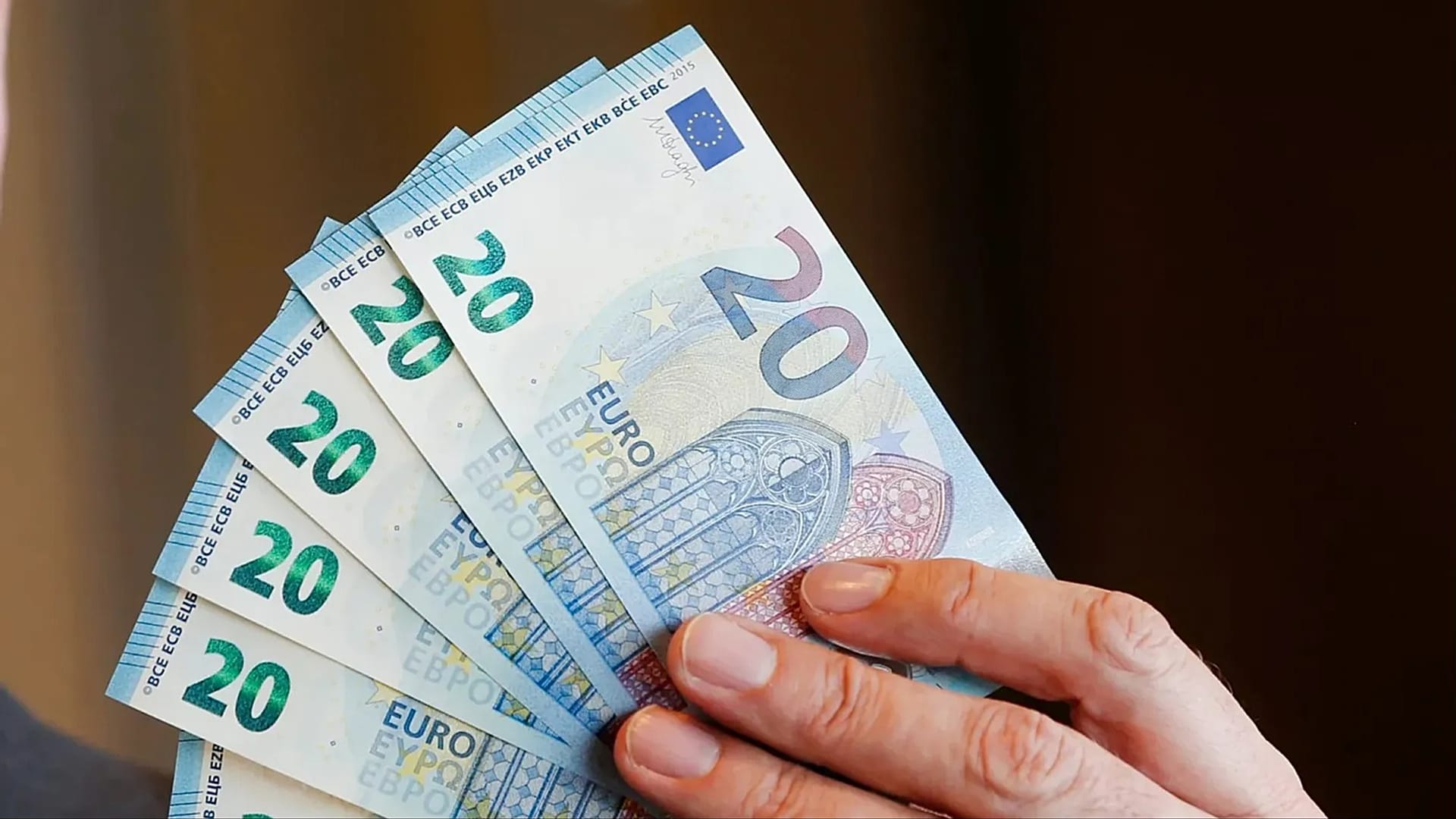 No, Brussels didn't just criminalise cash | Euronews