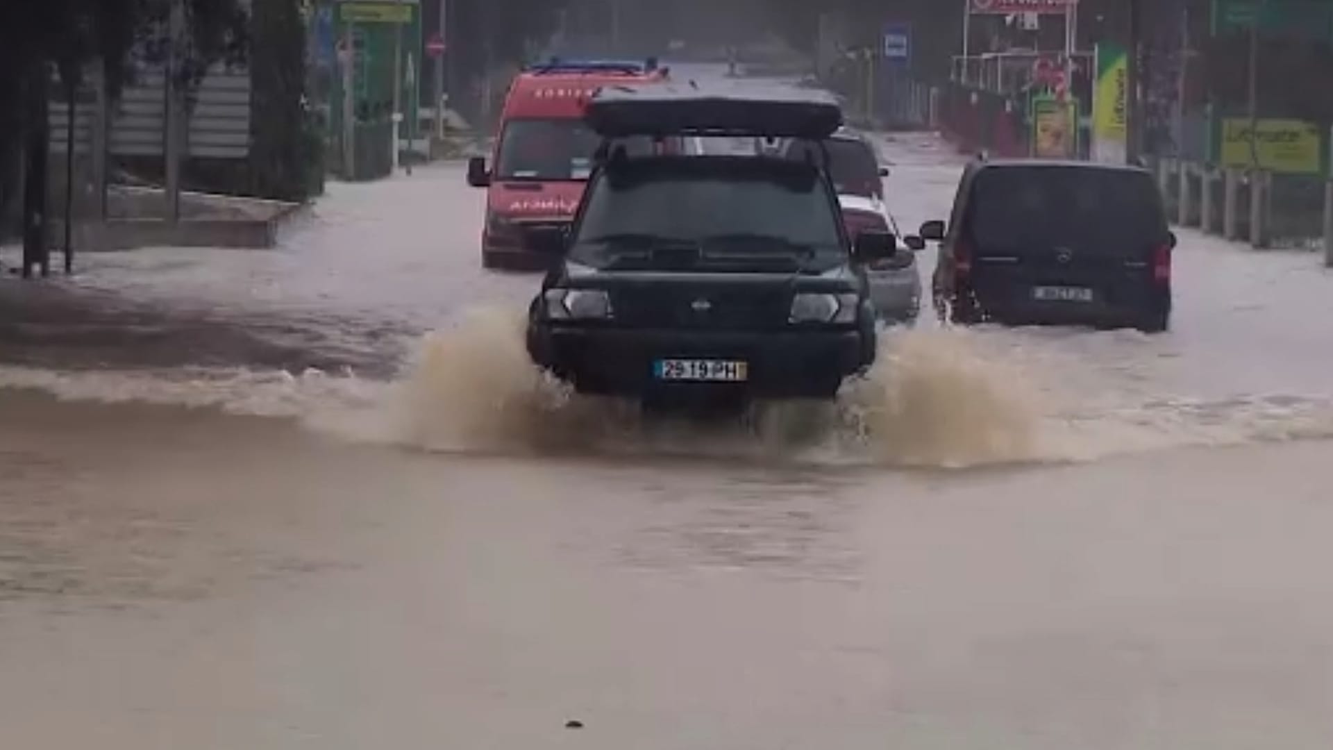 Vídeo. Portugal: tempestade Cláudia provoca cheias graves e cortes de ...