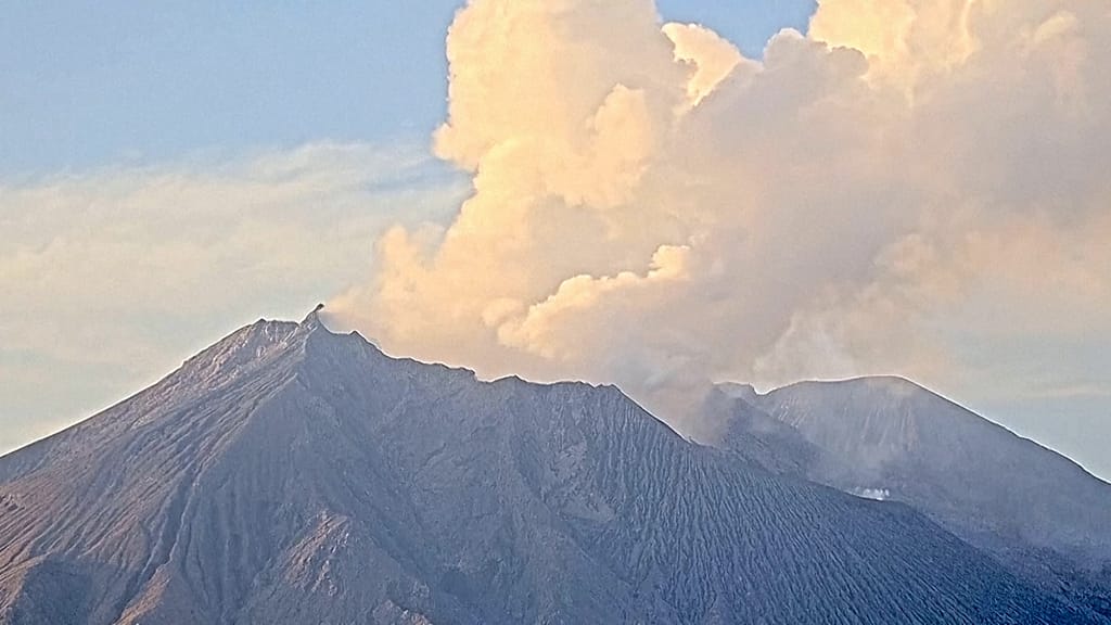 Vídeo. El volcán Sakurajima entra en erupción en Japón, arroja ceniza a ...
