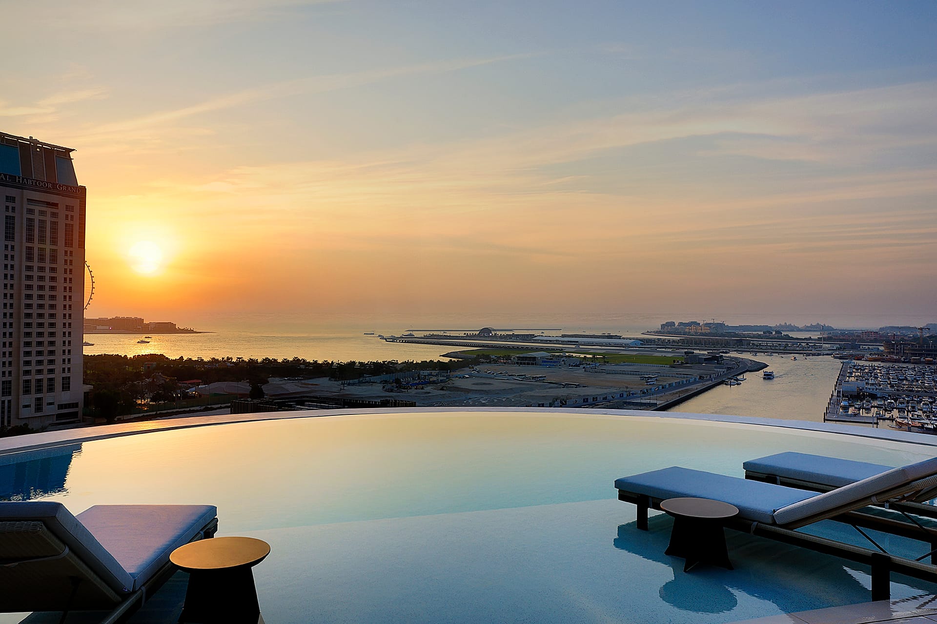 377 metros y 82 plantas, acaba de abrir en Dubái el hotel más alto del mundo | Euronews