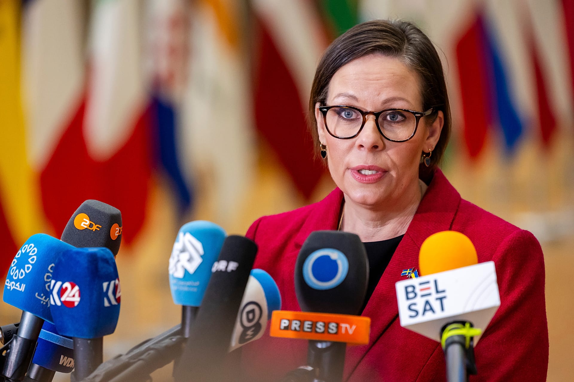 Fact check: Does the EU import more from Russia than it gives Ukraine in aid? | Euronews