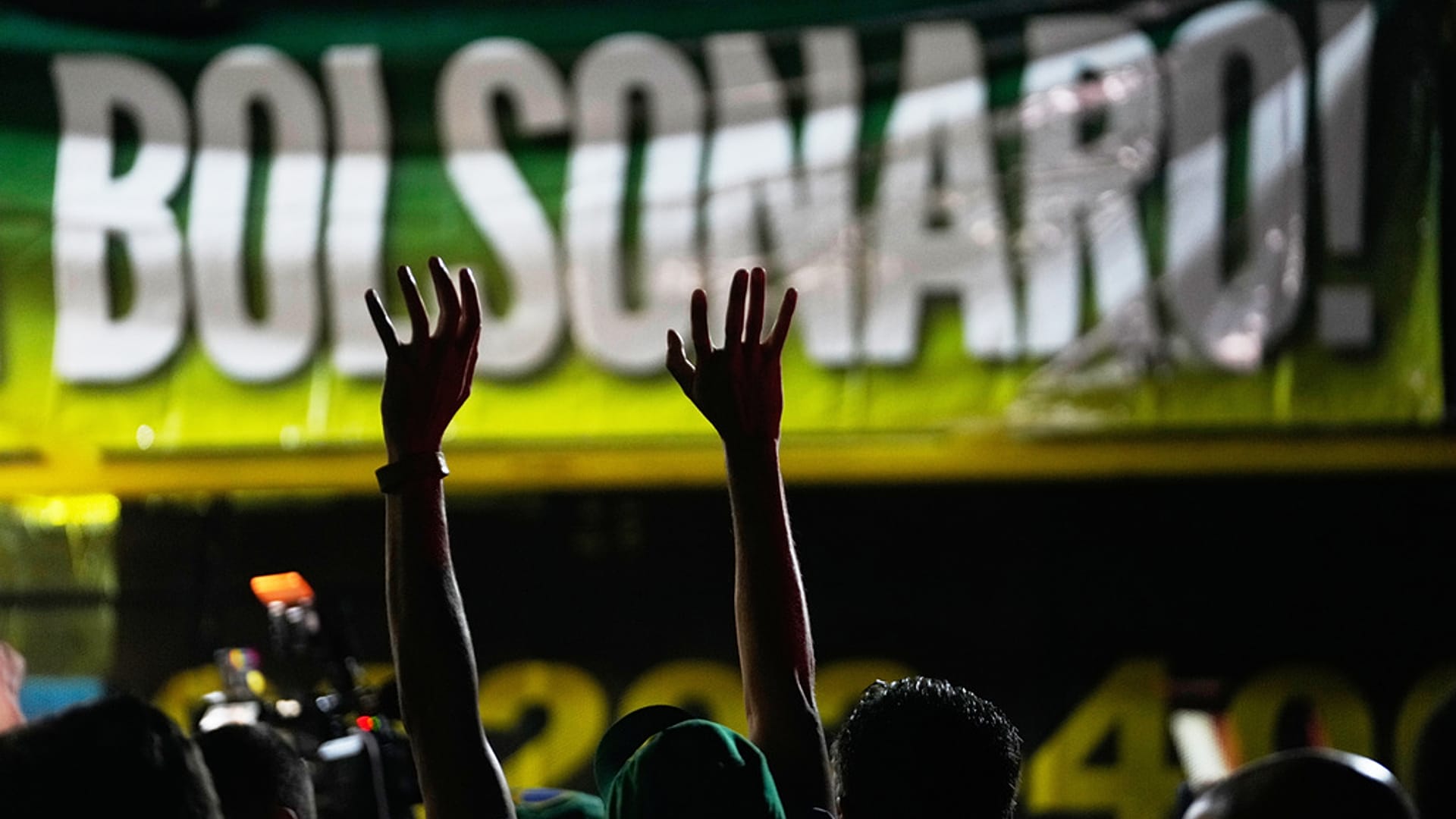 Video. Video shows moment lighting strikes Bolsonaro supporters in ...