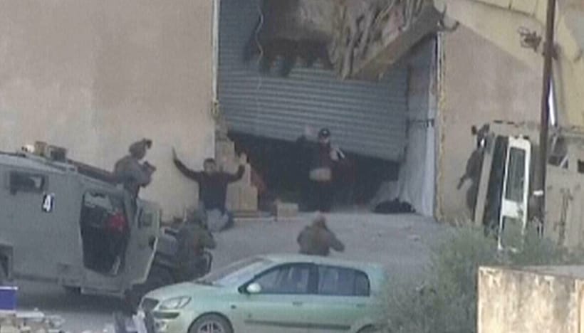 Video mostra forze israeliane che uccidono due palestinesi ormai arresi ...