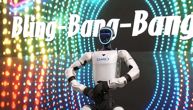 Video. AIDOL, primo robot umanoide russo con IA, cade al debutto sul ...