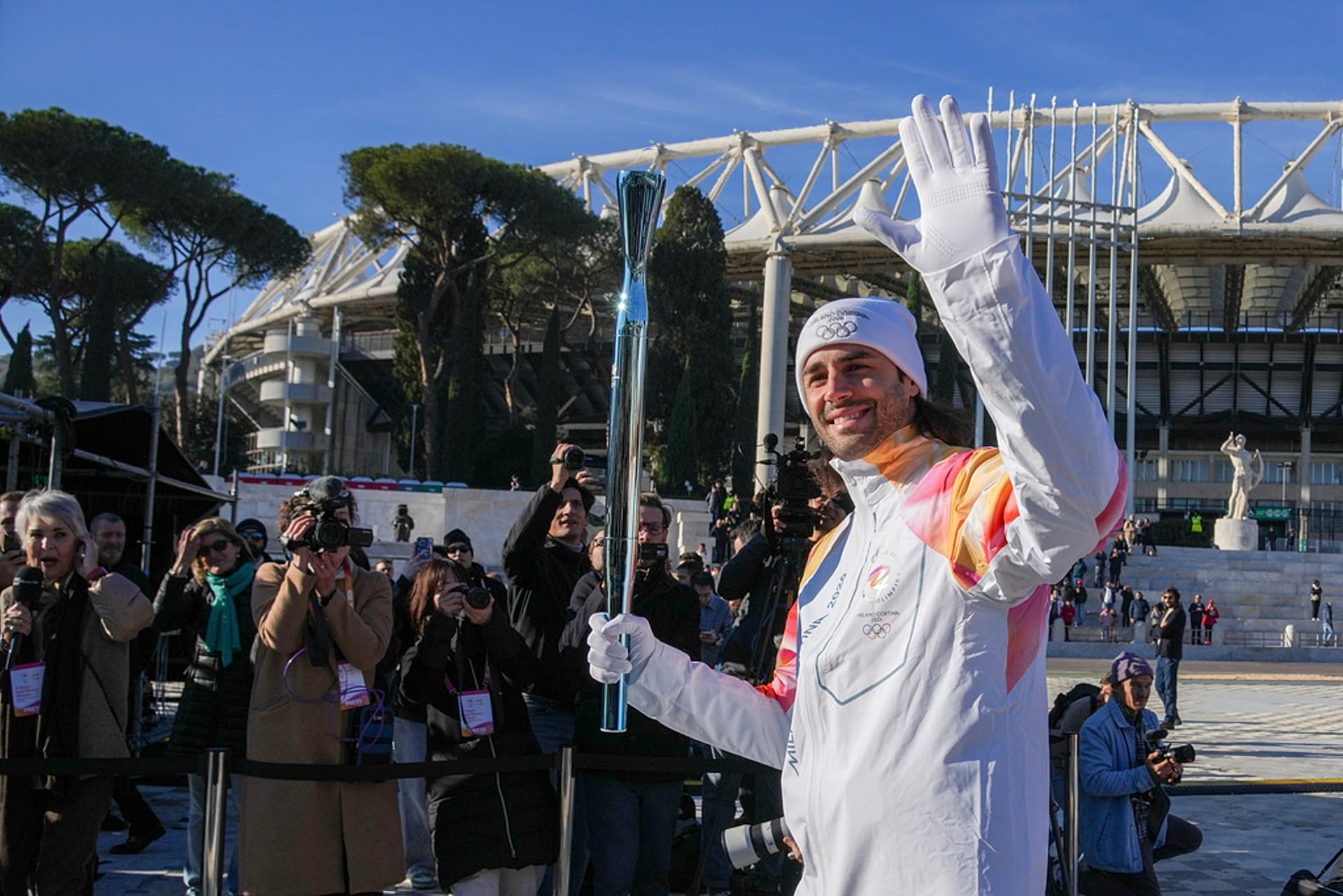 Olympische Flamme startet Italien-Tour – emotionaler Auftakt in Rom ...