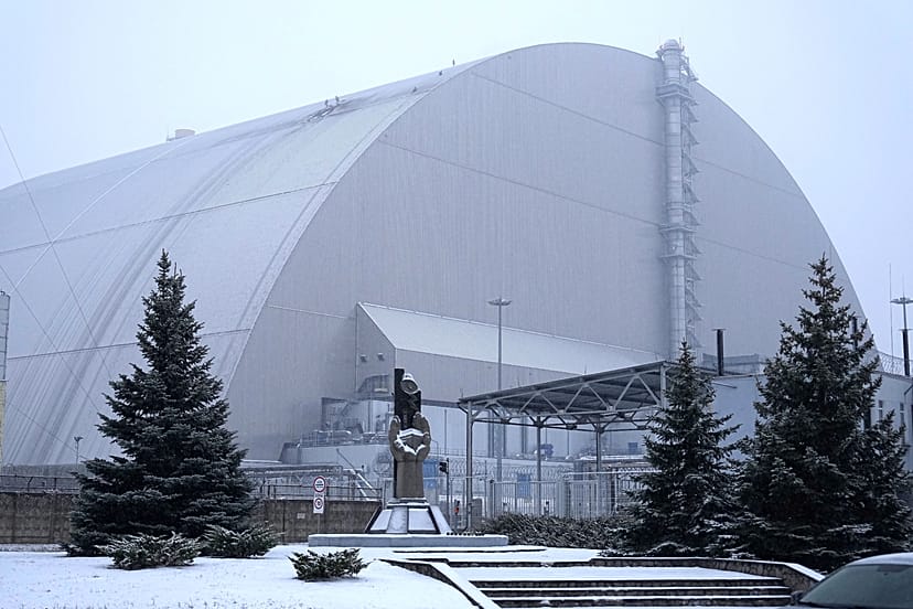 Shield protecting Chernobyl nuclear power plant no longer blocks ...