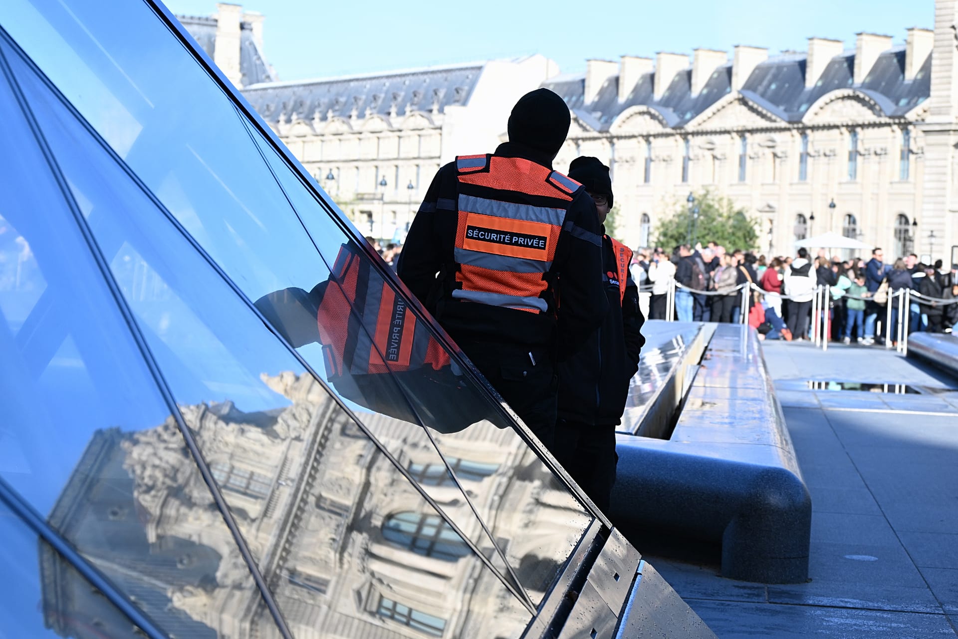 Louvre workers announce strike over work conditions and security after ...