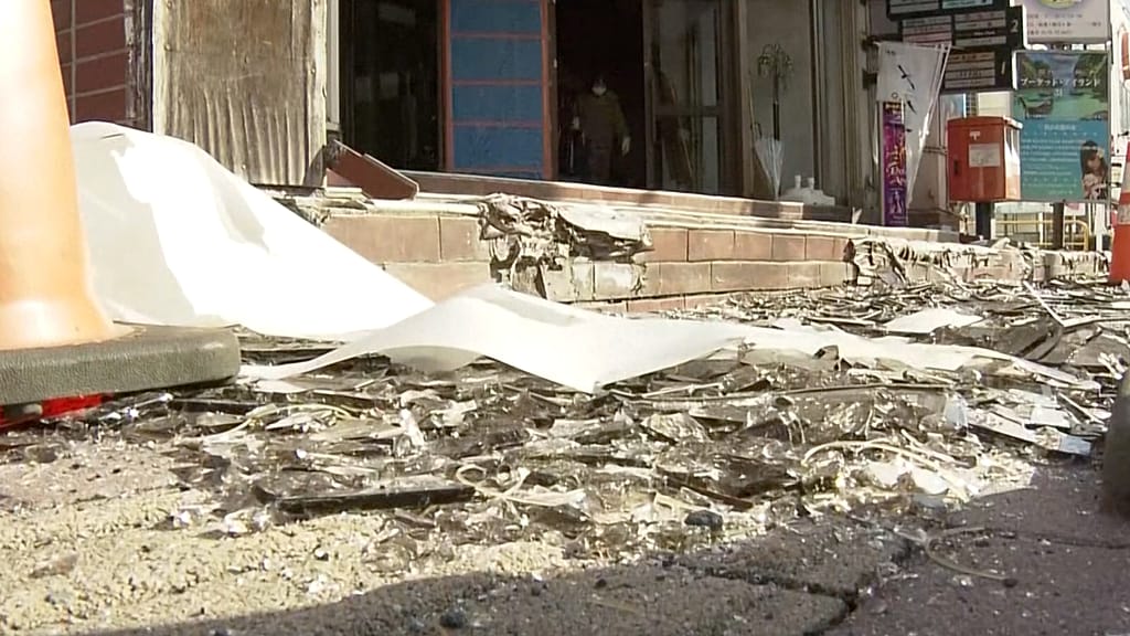 Video. Japan evaluates impact after 7.5 offshore earthquake near Aomori ...